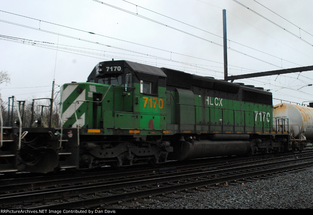 HLCX SD40-2 7170 in BN Green on Q410-28